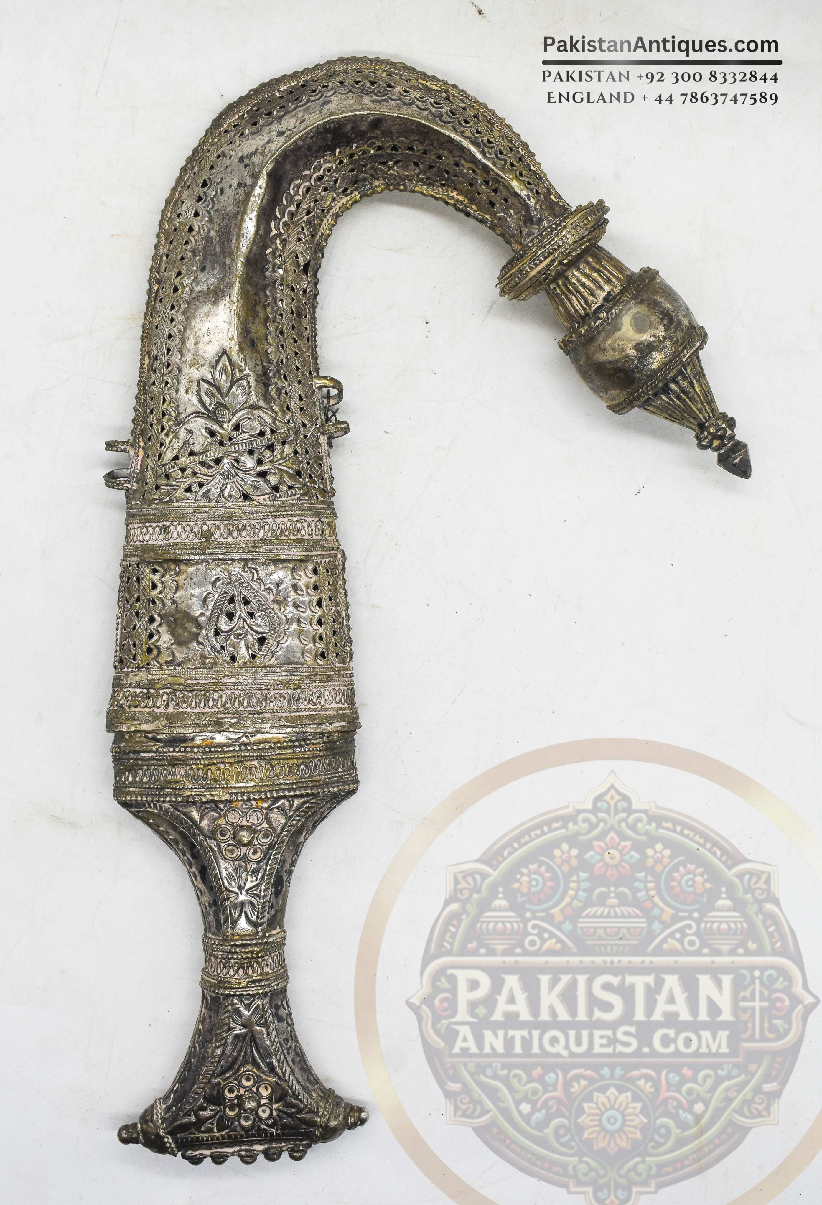 Antique Grace: The Early 20th-Century Omani Jambiya Dagger | Pakistan ...