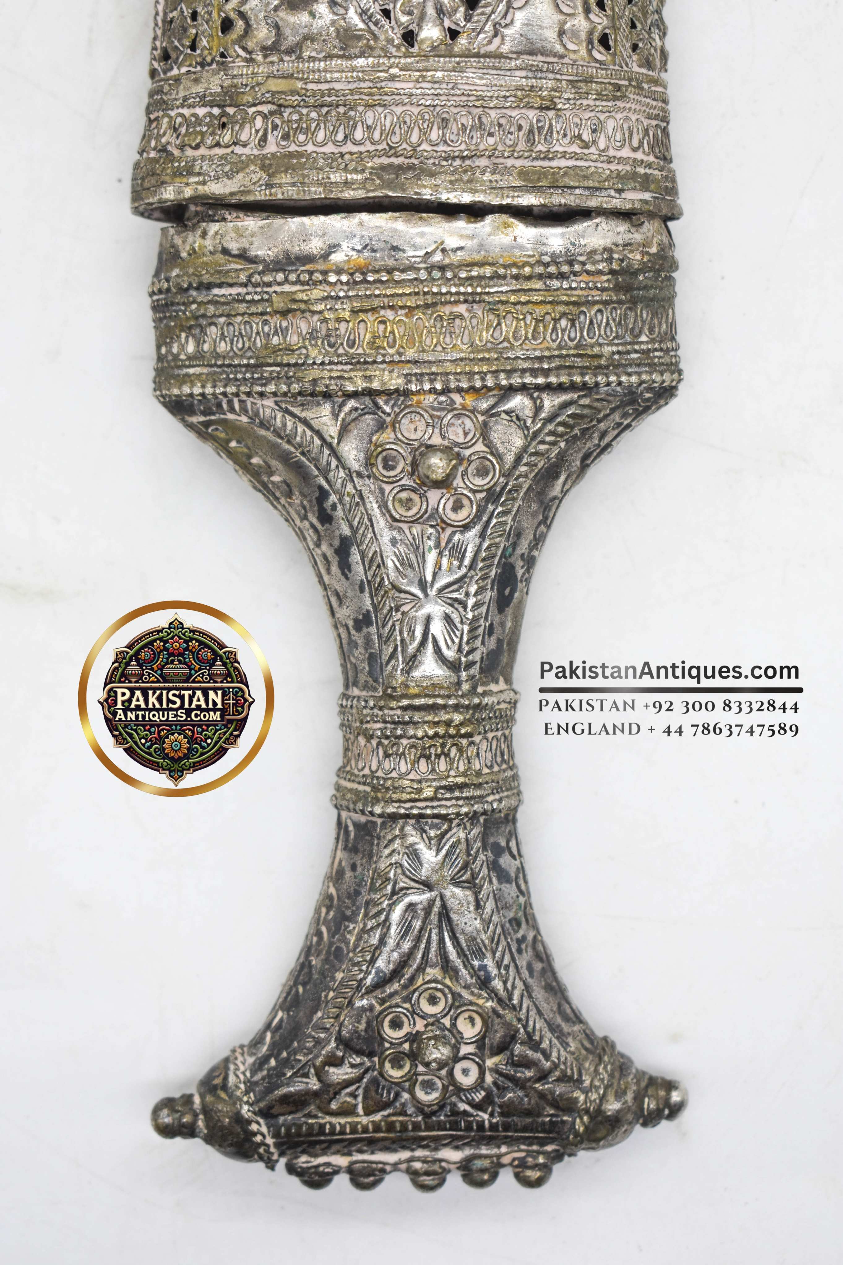 Antique Grace: The Early 20th-Century Omani Jambiya Dagger | Pakistan ...