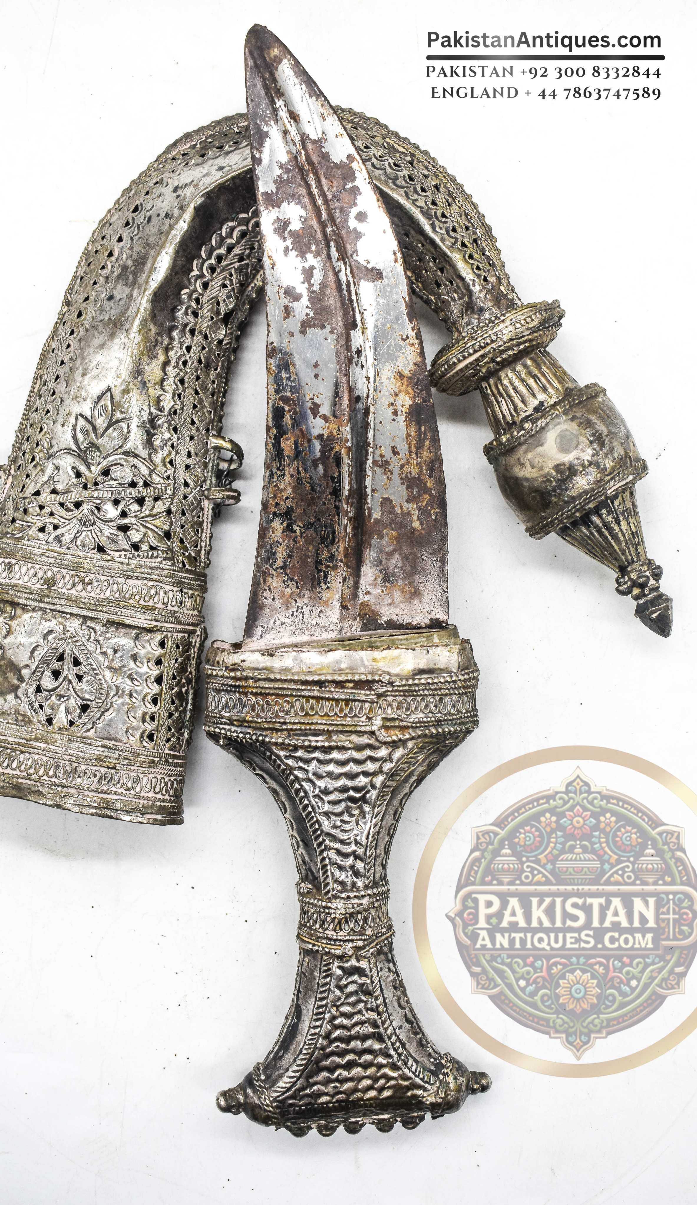 Antique Grace: The Early 20th-Century Omani Jambiya Dagger | Pakistan ...
