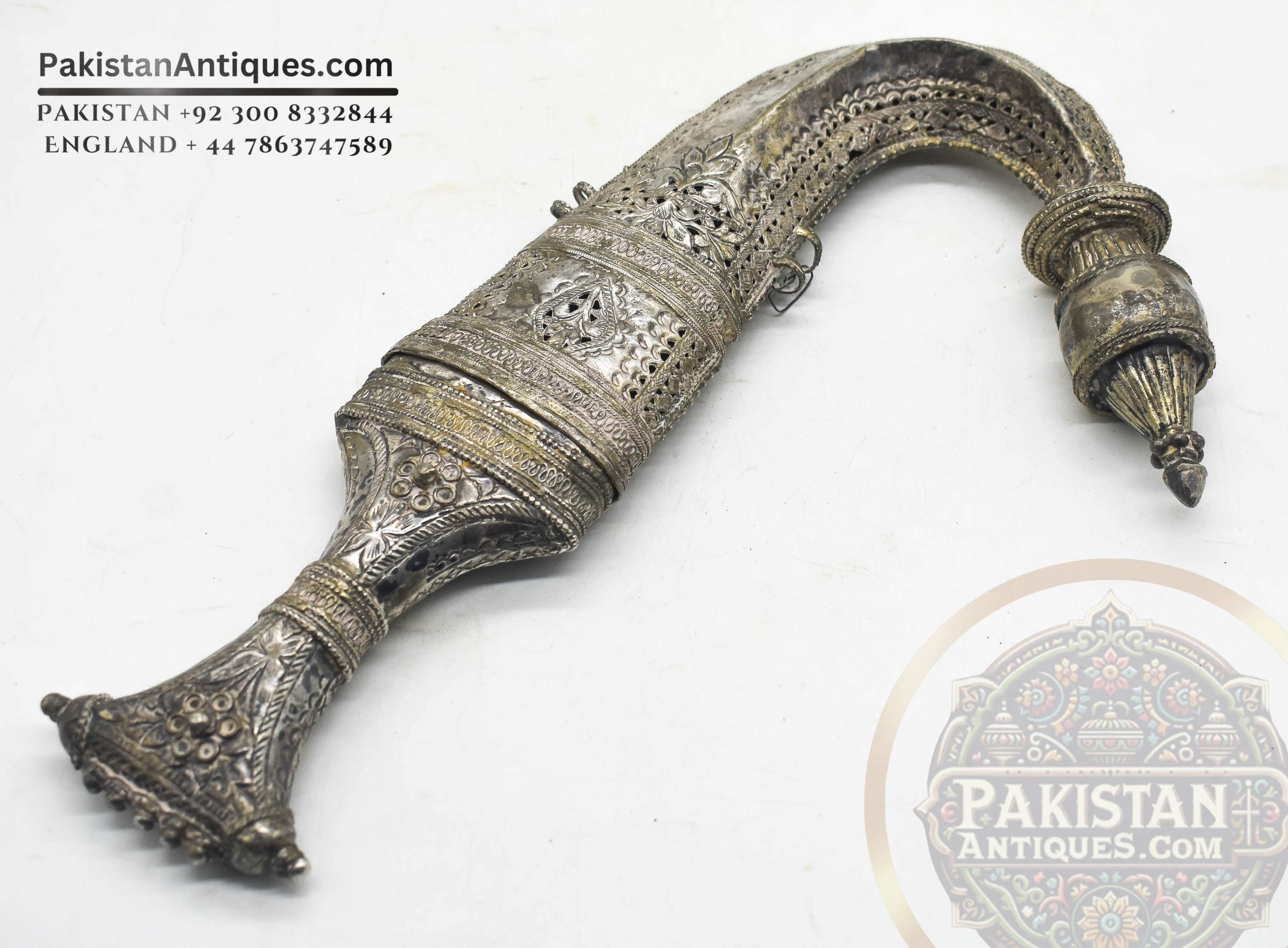 Antique Grace: The Early 20th-Century Omani Jambiya Dagger | Pakistan ...