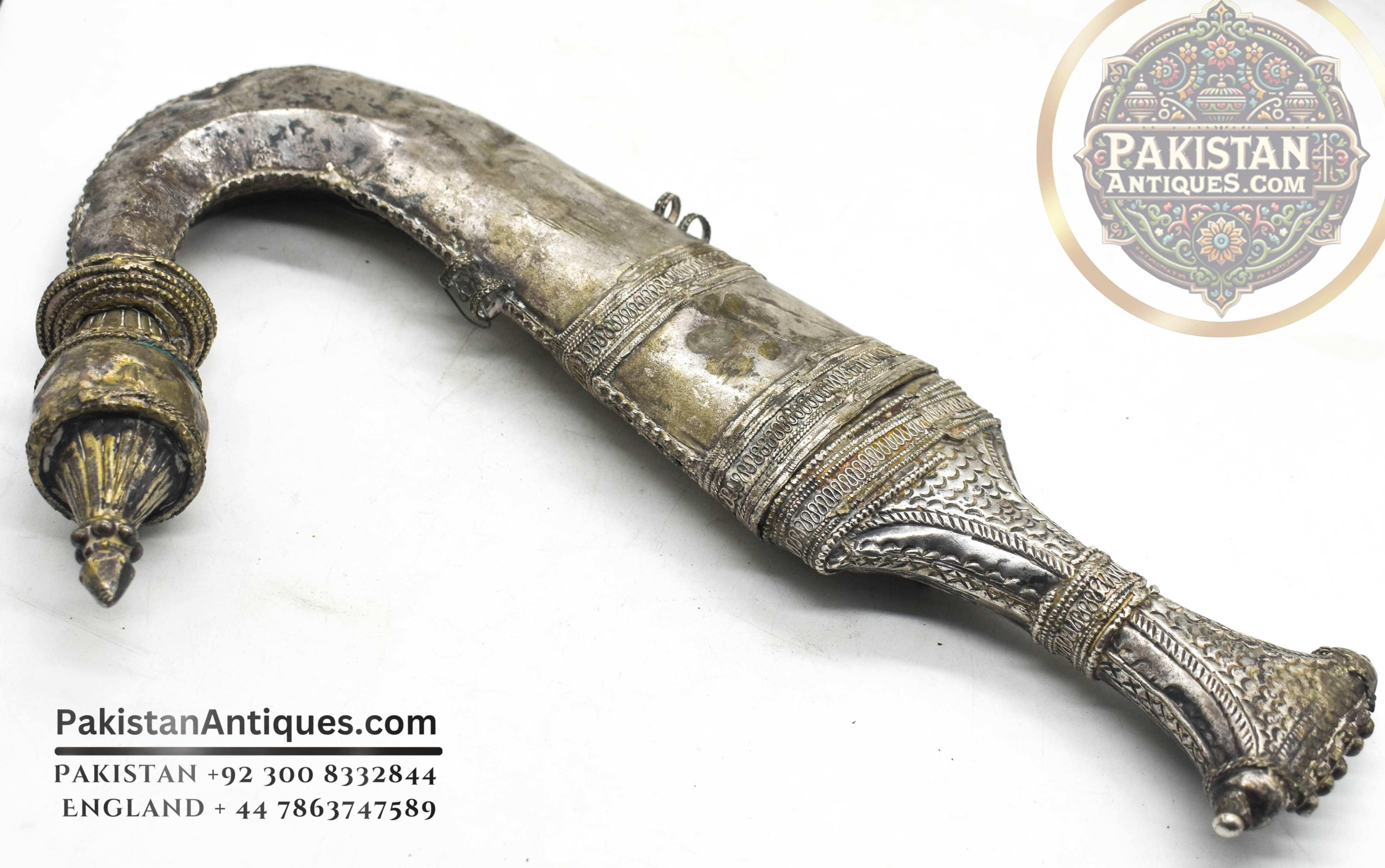 Antique Grace: The Early 20th-Century Omani Jambiya Dagger | Pakistan ...