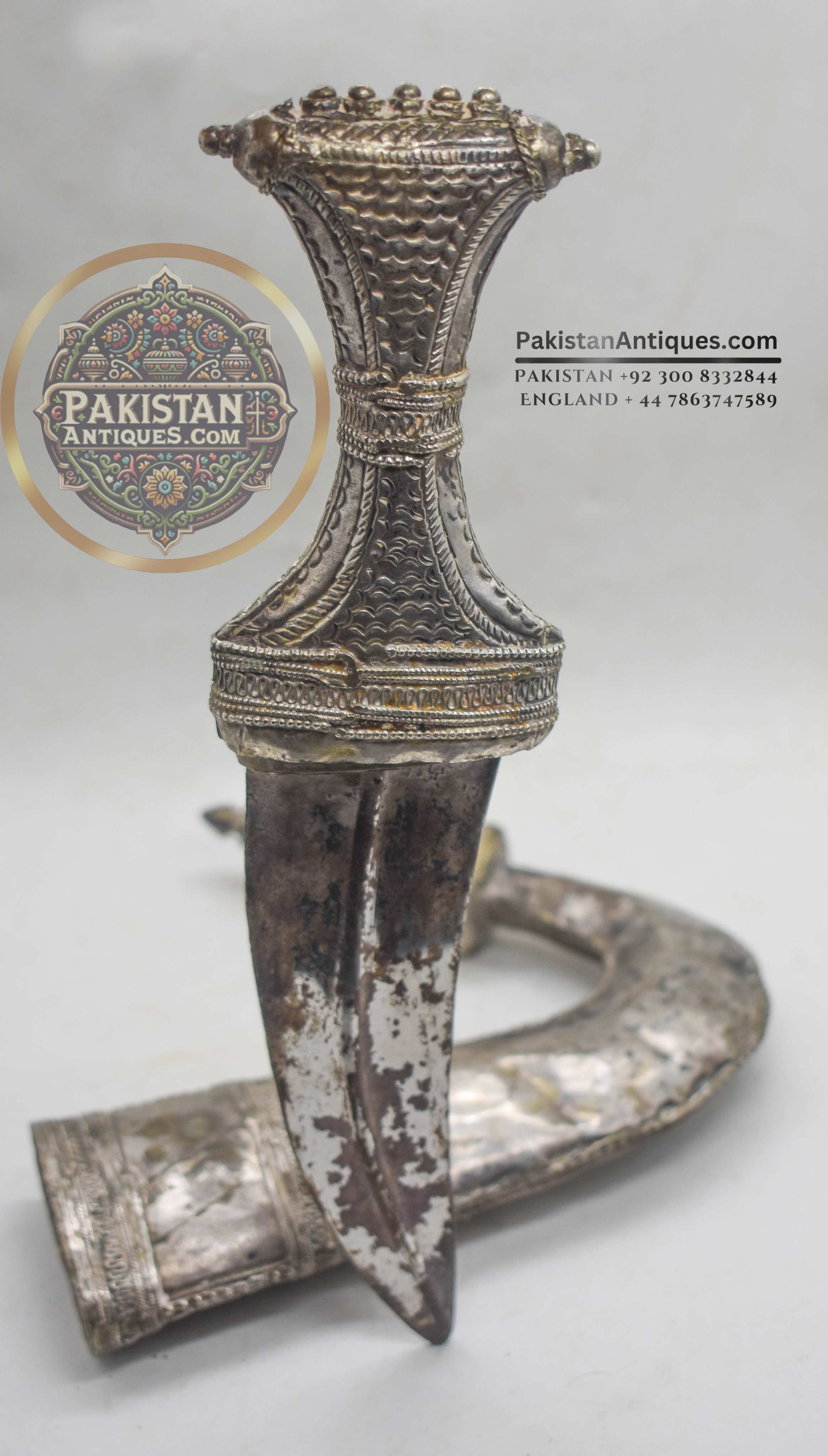 Antique Grace: The Early 20th-Century Omani Jambiya Dagger | Pakistan ...