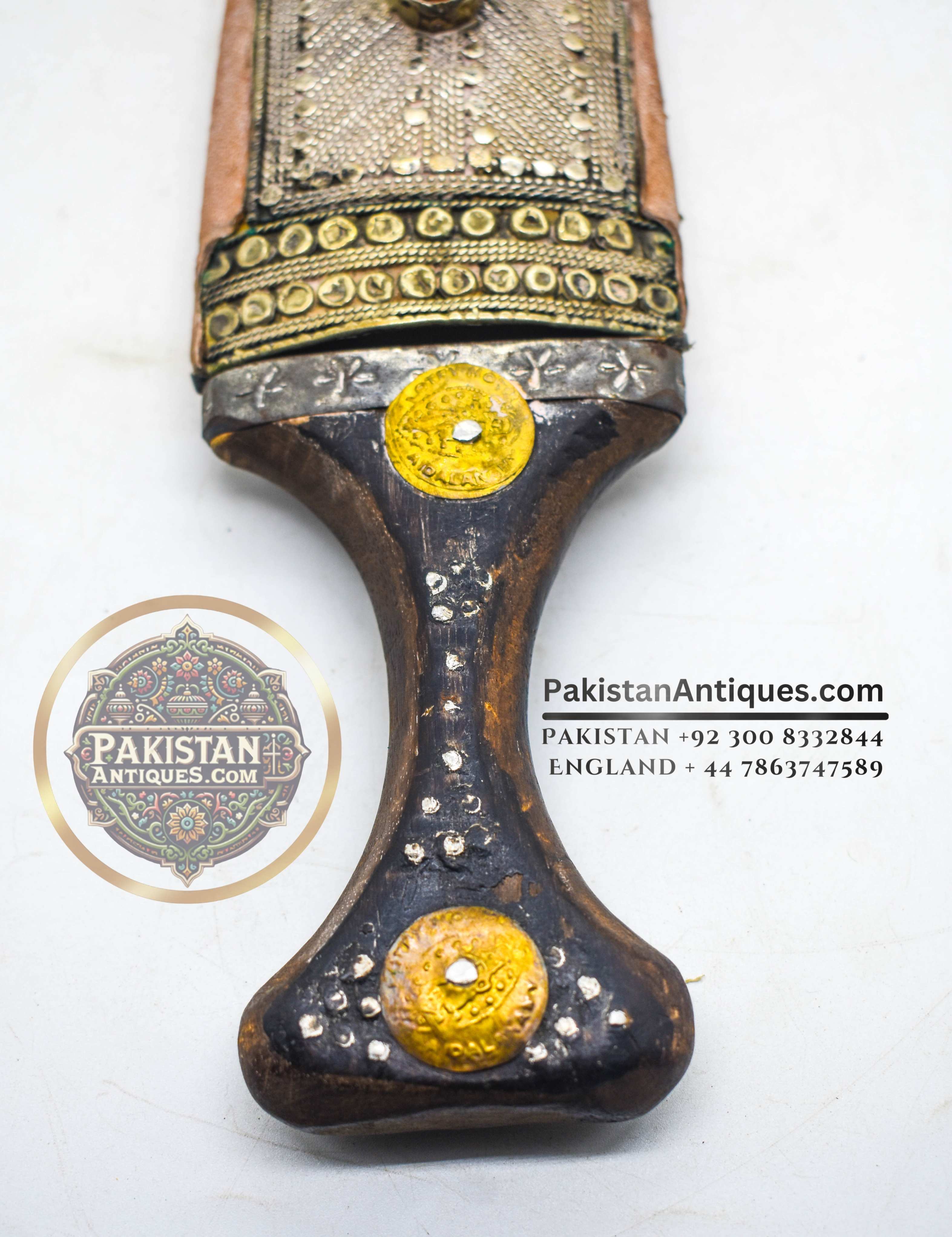Curved Legacy: The Artistry of the 20th-Century Omani Jambiya Dagger ...