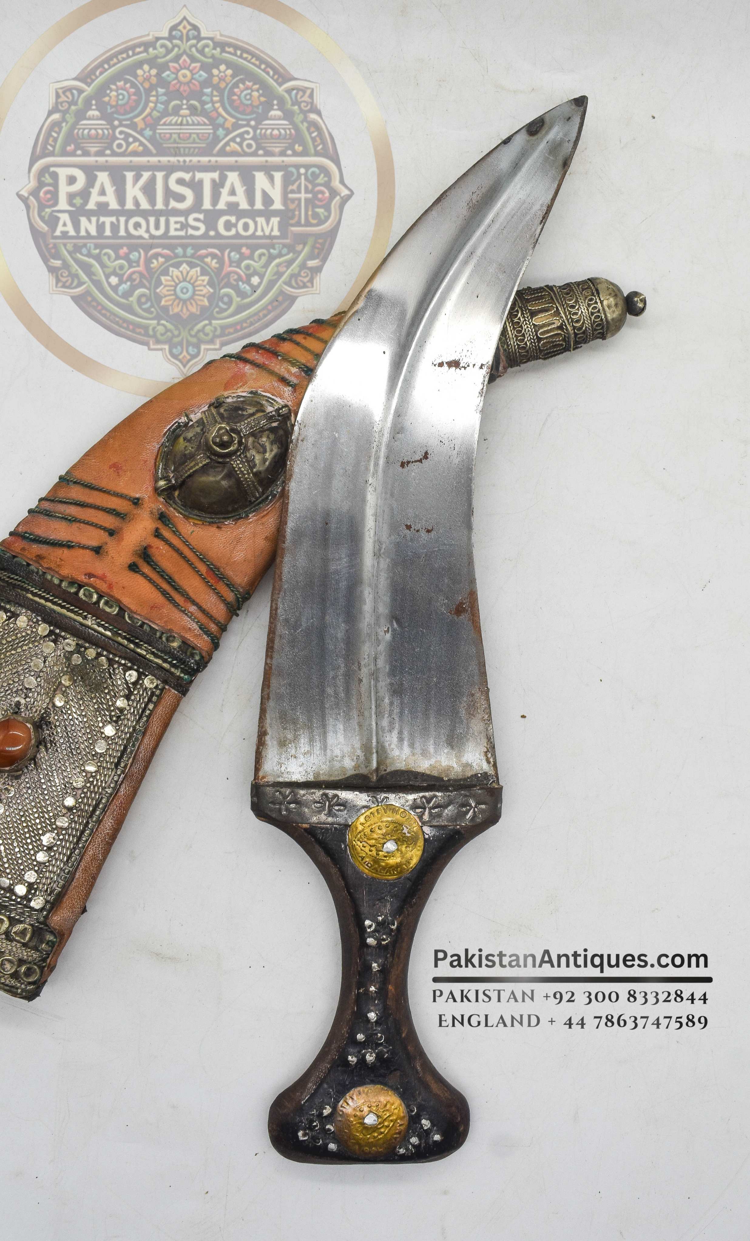 Curved Legacy: The Artistry of the 20th-Century Omani Jambiya Dagger ...