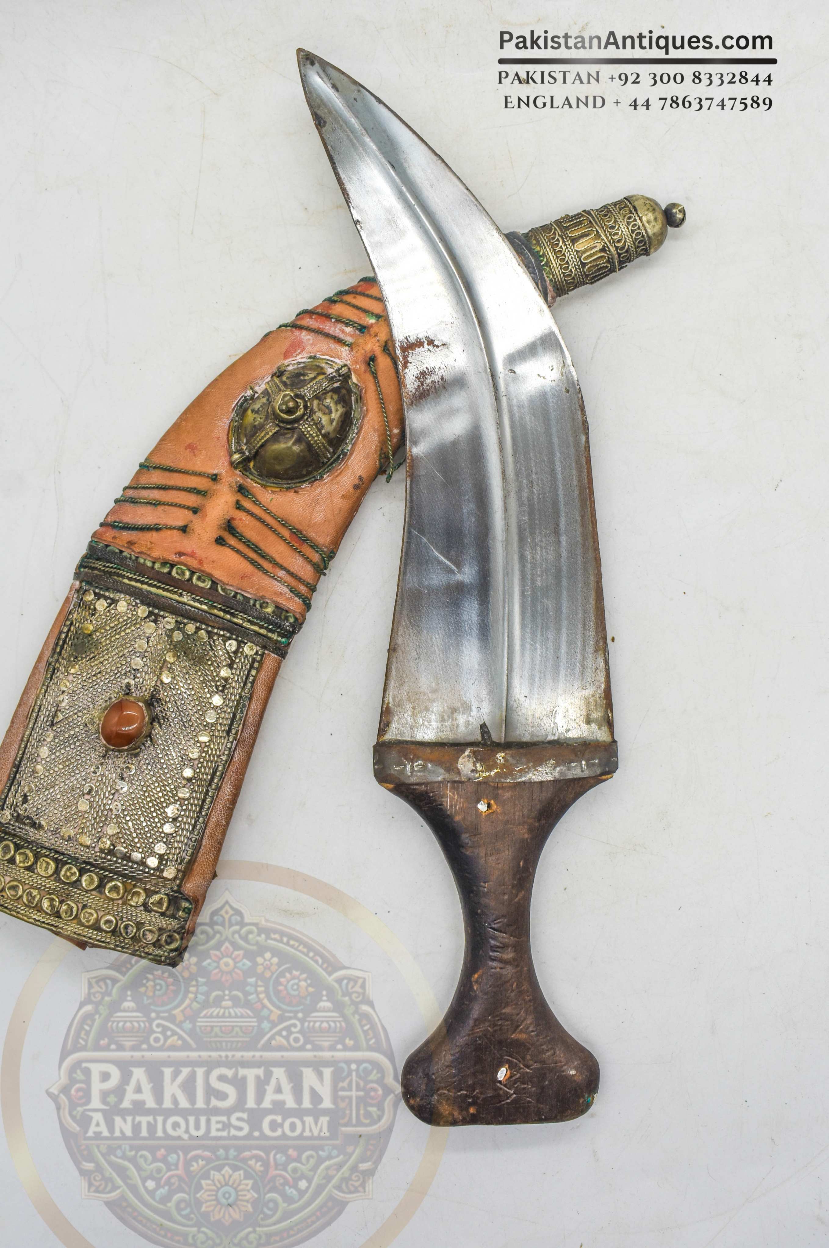 Curved Legacy: The Artistry of the 20th-Century Omani Jambiya Dagger ...