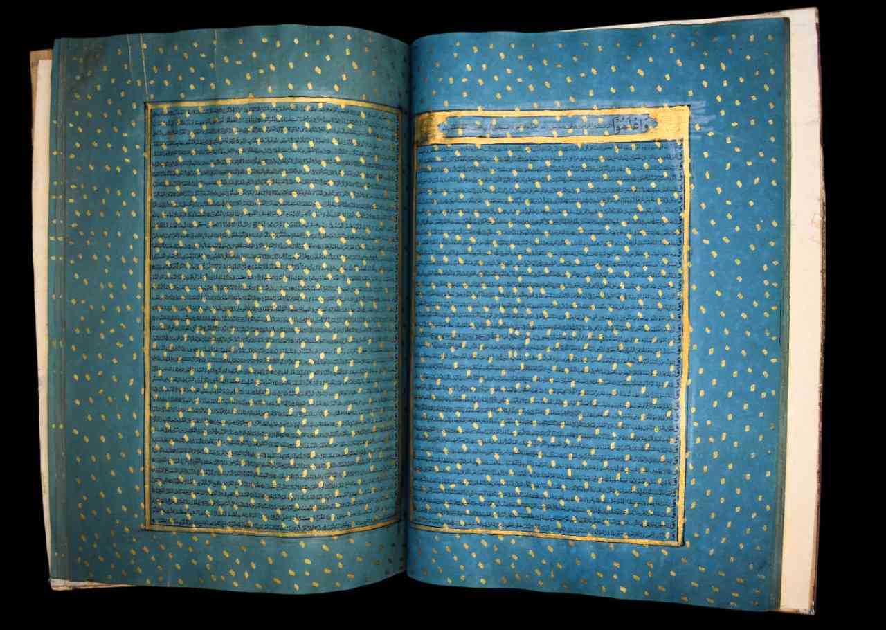 The Royal style Quran: One Para Per Page in Blue & Gold Elegance ...