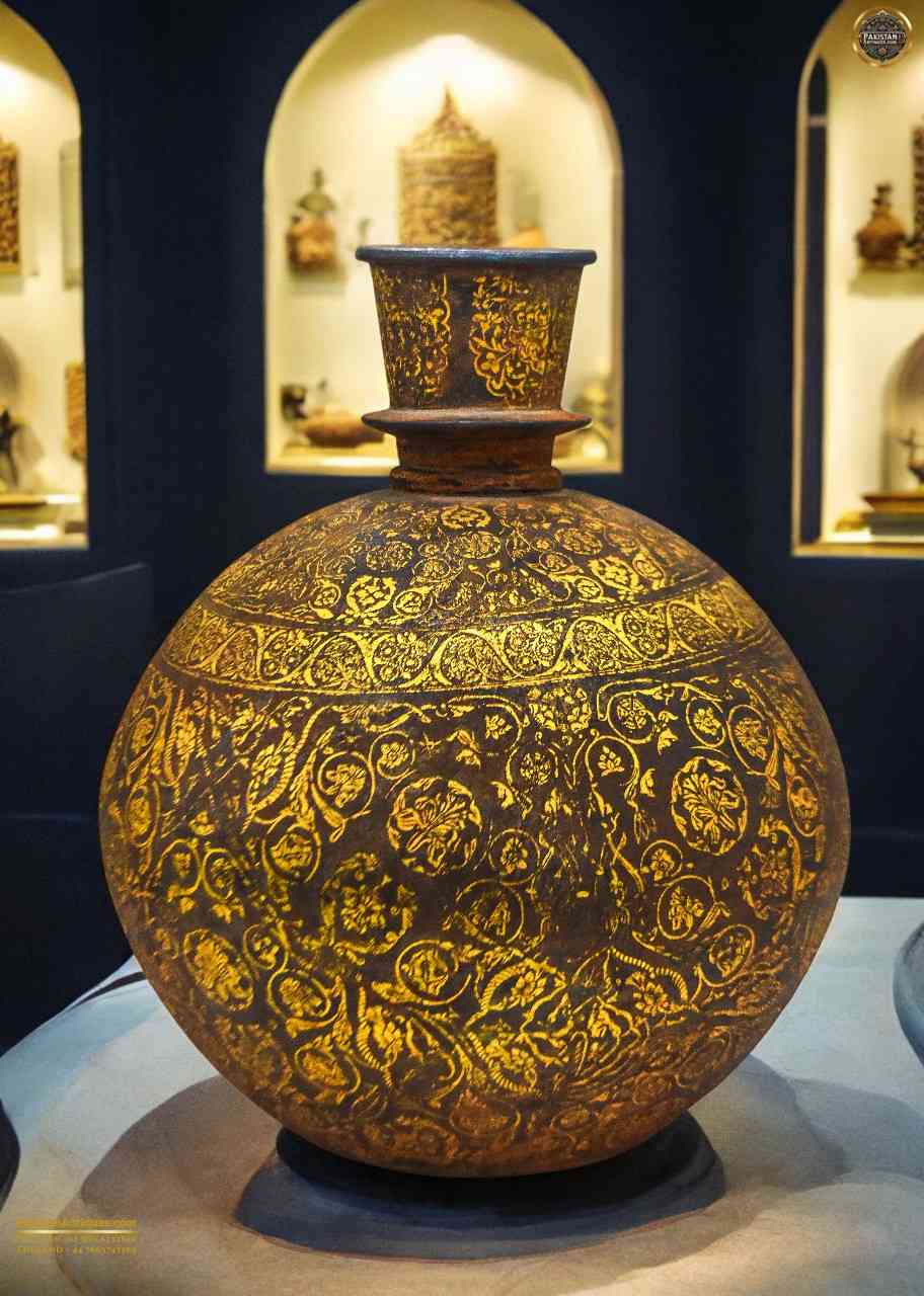 Fine Mughal Indian Hookah Base with Gold Koftgari Work, 19th Century ...